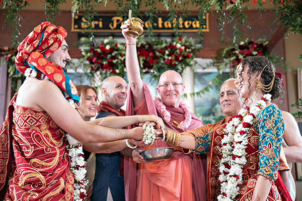 Embrace of Hands: Delve into the Secret Symbolism of Hastamelap at ...